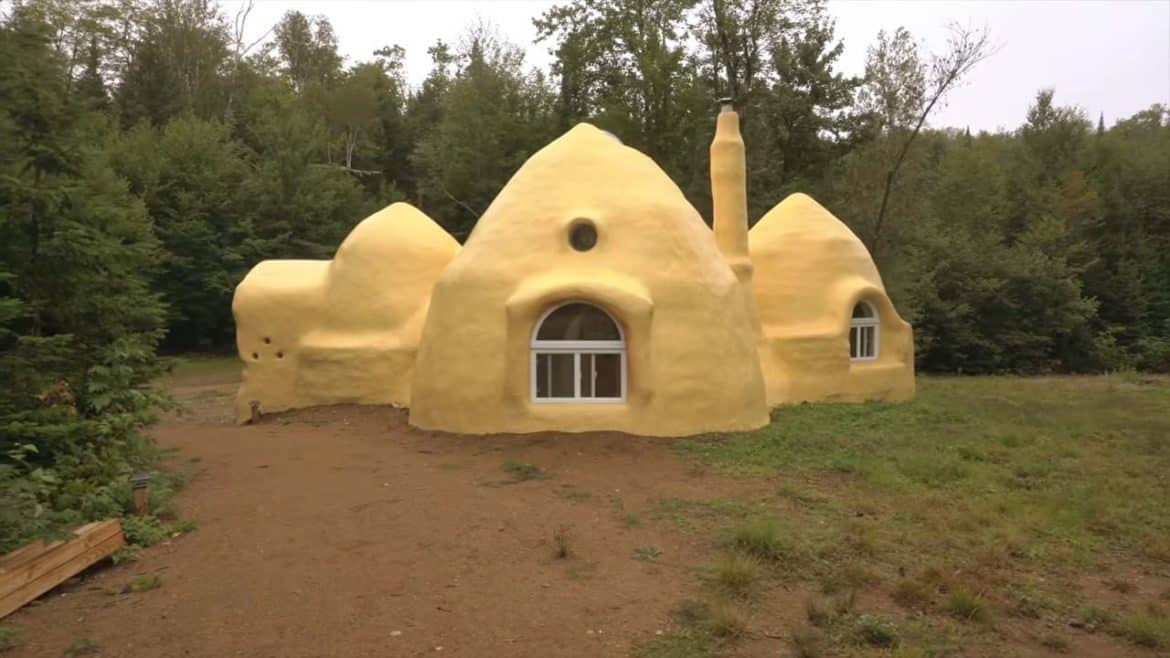 Incredible Dome Home Built with Earth Bags - Sustainable SuperAdobe ...